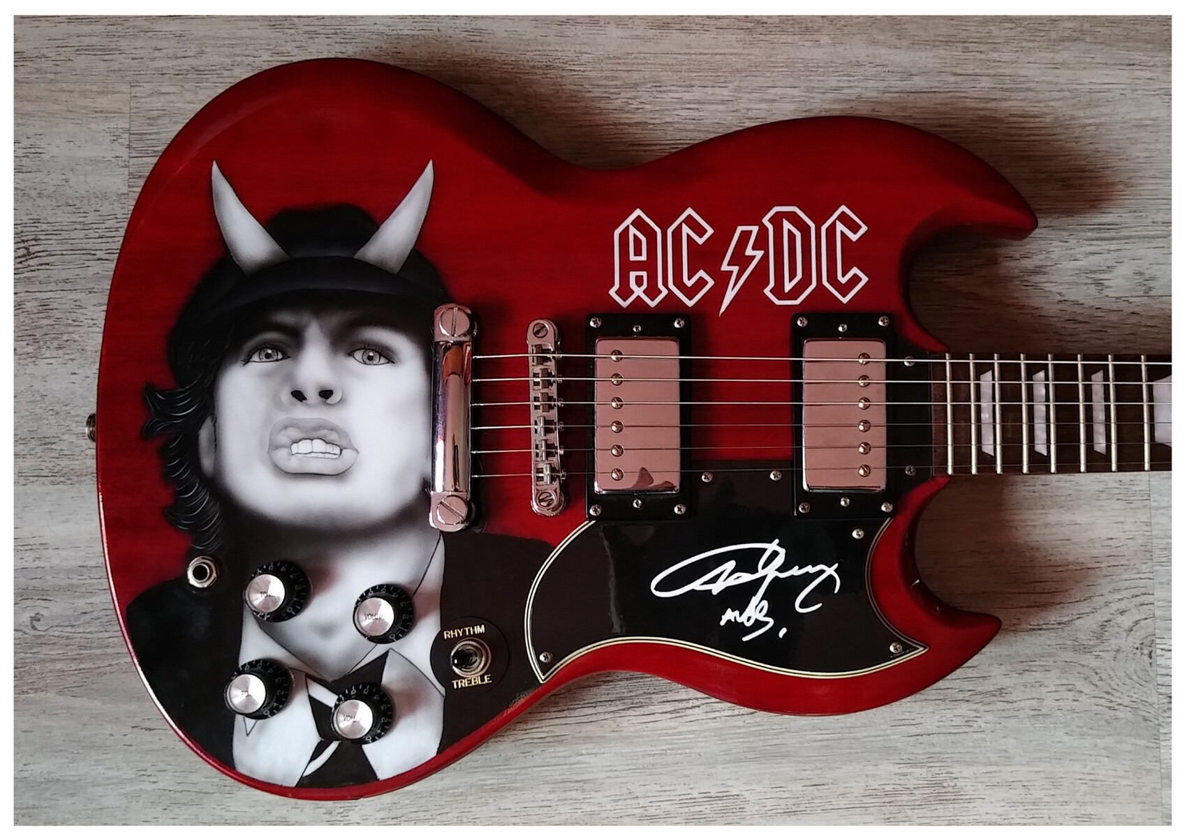 Peinture guitar airbrush AC/DC ... indians.r.brush ... guitare aérographe AC/DC...Nimes