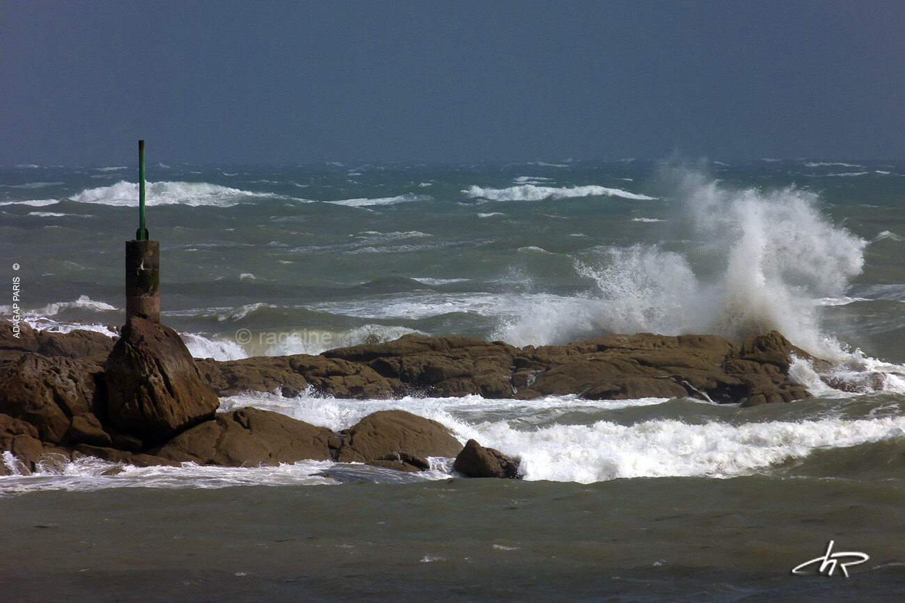 Photo Entrée du port face à la vague
