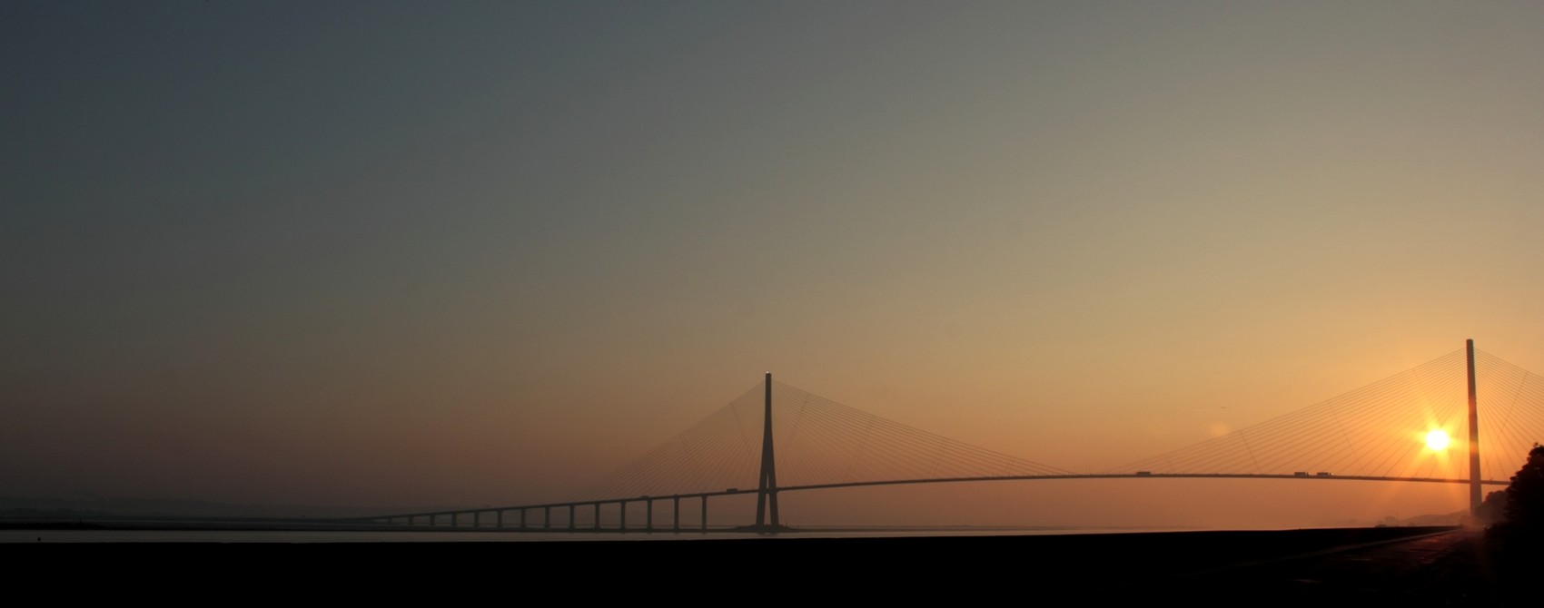 Photo Normandy bridge at dawn